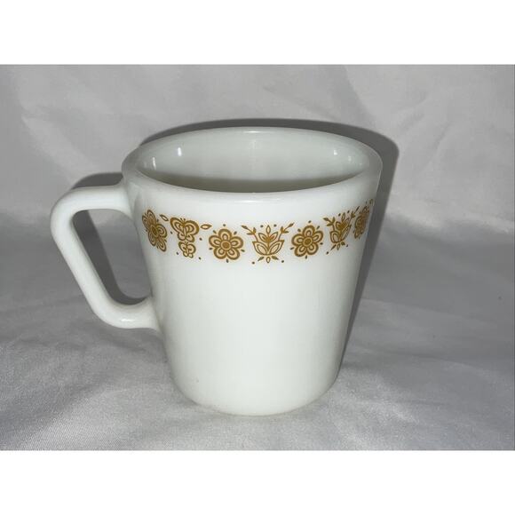 Pyrex | Dining | Vintage Pyrex Butterfly Gold Mugs D Handle White Milk ...